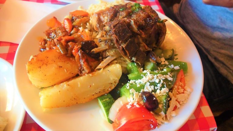 Stepho's Souvlaki Greek Taverna （ステフォーズ）| ギリシャ料理が楽しめる人気レストランチェーン店 | カナダ ...