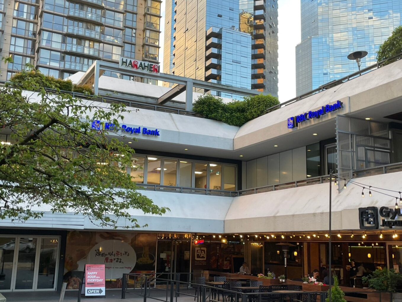 Eat Bar & Patio Haraheri（ハラヘリ） | バンクーバーの中心地で屋上庭園を楽しむ | カナダ留学コンパス