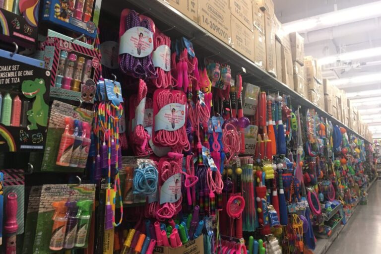 バンクーバーの100円均一？「Dollarama（ダララマ／ドララマ）」をご紹介 | カナダ留学コンパス